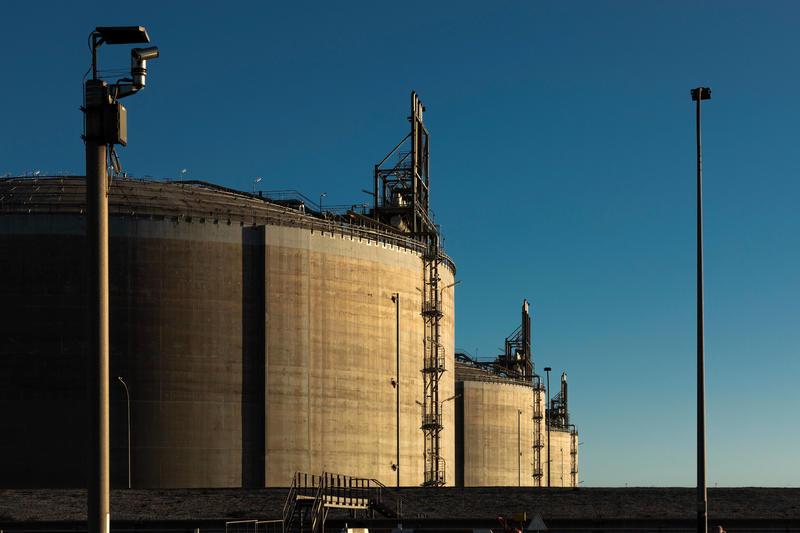 Total Sells Its Interest in the Fos Cavaou Regasification Terminal ...